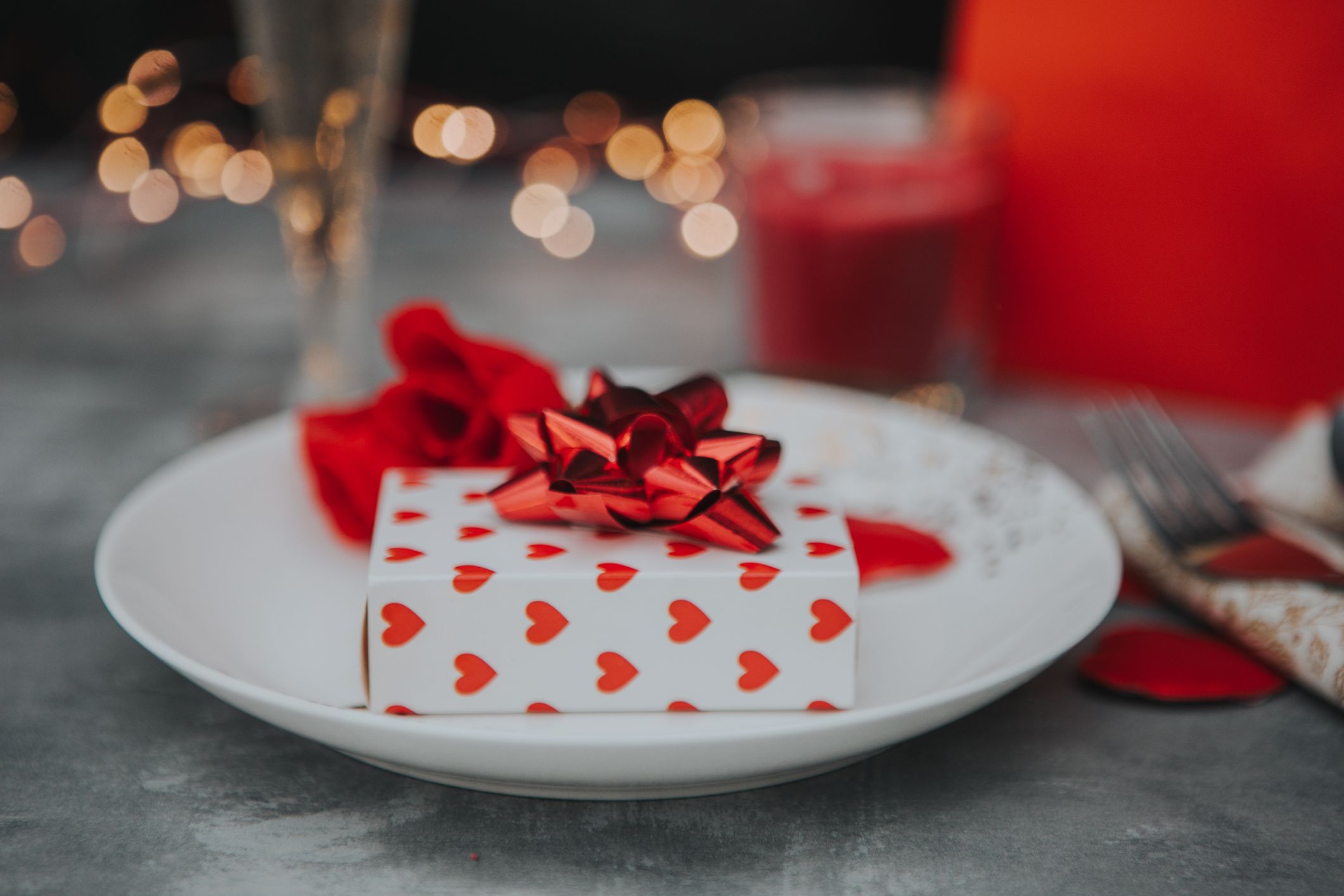 How to Plan an Incredible Valentine’s Day Surprise – Damasci
